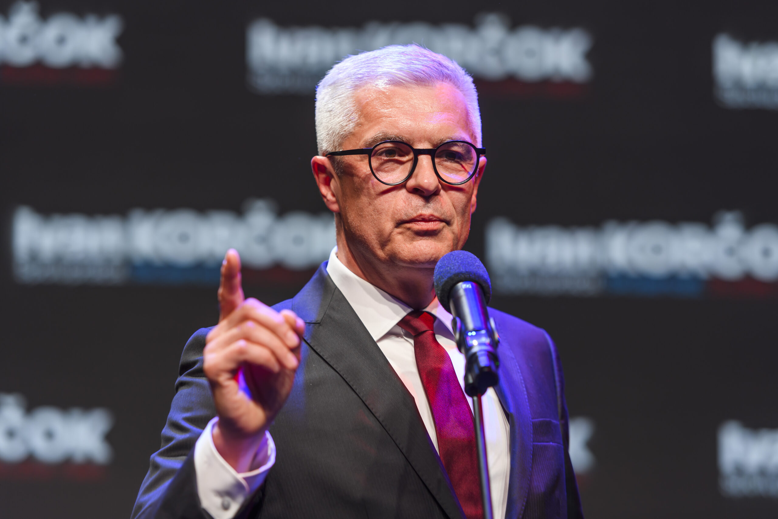 Kritika Fica a Azerbajdžanu smrdí pokrytectvom, Lexmann by sa mala obuť ...