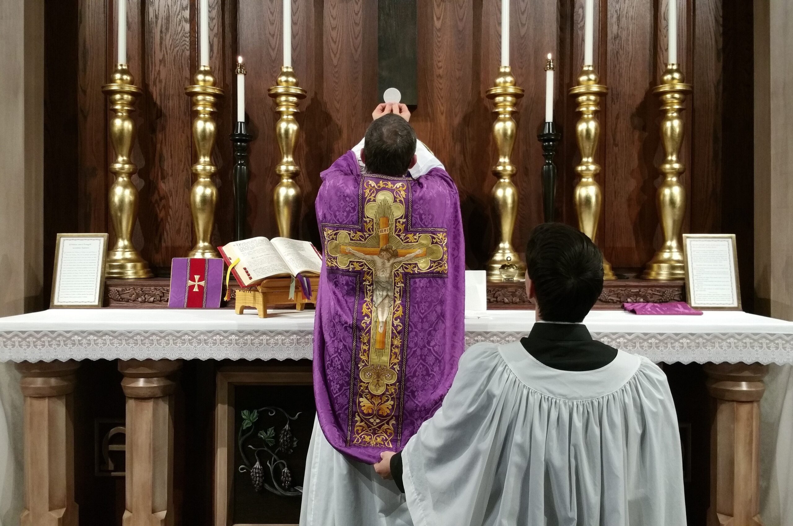 Austrálsky arcibiskup Comensoli požiadal Vatikán o povolenie sláviť ...