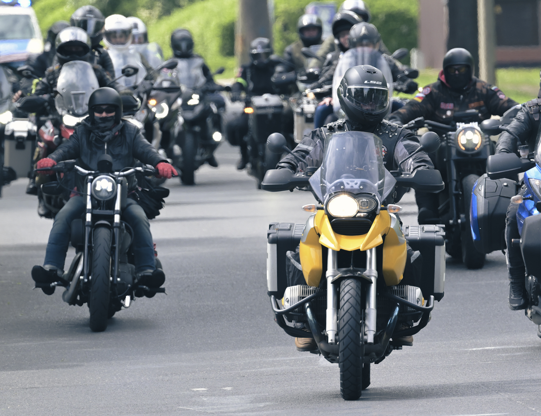 Noční vlci smerujú do Berlína. Na desiatky motorkárov na Slavíne pokrikovali